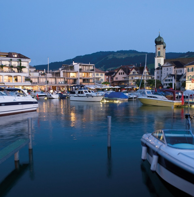 Place of extraordinary adventure and gastronomy | Marina Lachen SZ ...